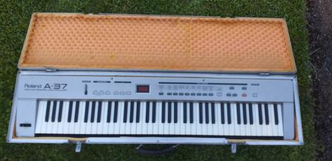 Roland A-37 midi masterkeyboard | Hudební Bazar
